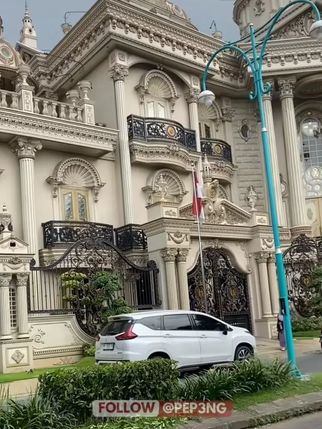 10 Potret Rumah Mewah Bak Istana Disney Milik Sultan Sidoarjo, Bikin ...