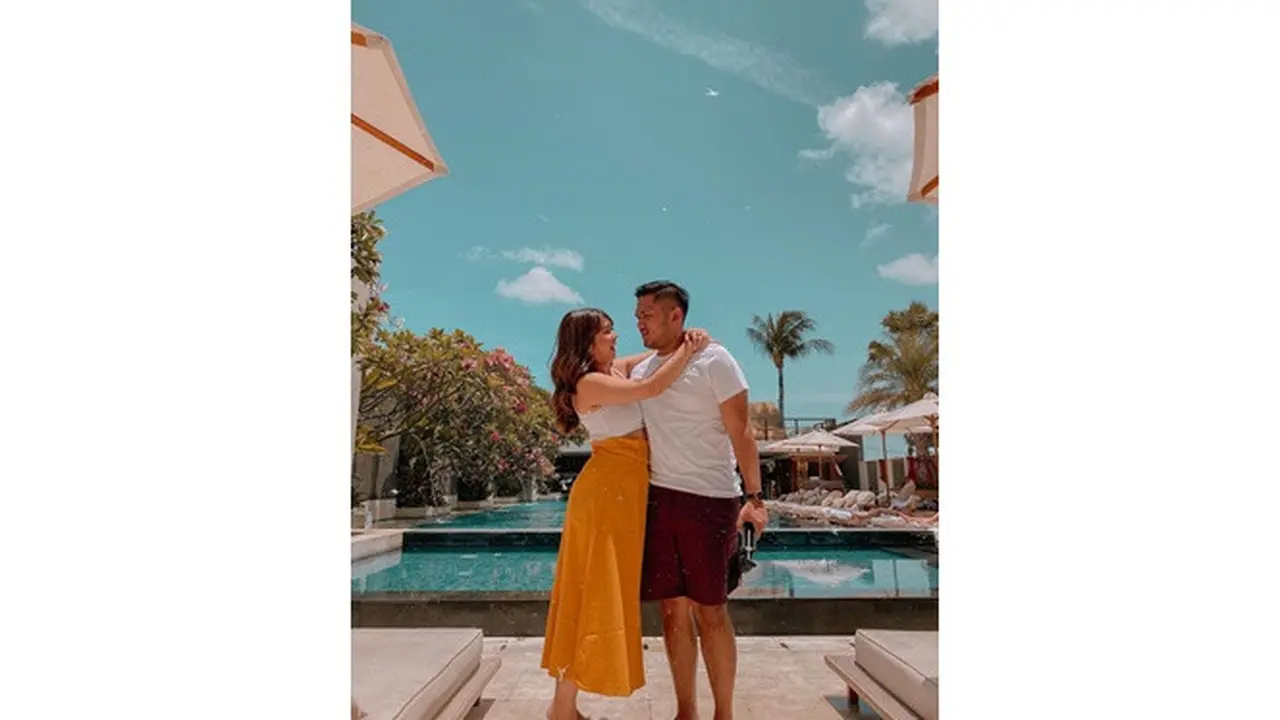 6 Gaya Liburan Kesha Ratuliu di Bali, Mesra Bareng Pacar - Hot Liputan6.com