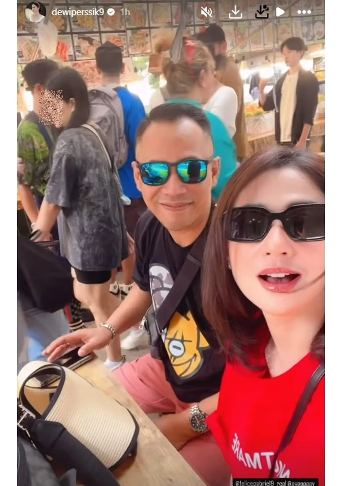 6 Potret Dewi Perssik dan Rully Liburan ke Thailand, Ajak Ibunda dan Anak - Hot Liputan6.com