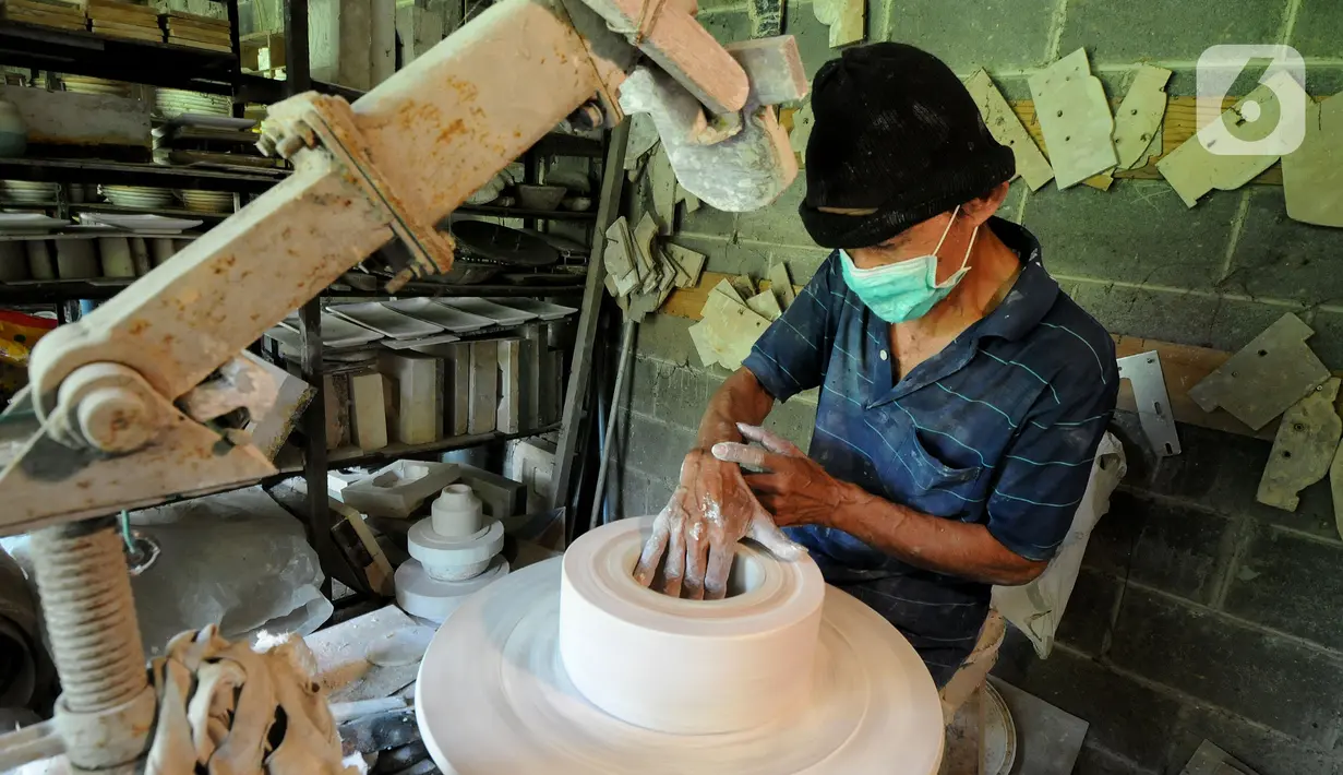 FOTO: Keramik Bojongsari Depok Tetap Bertahan di Masa Pandemi - Foto ...