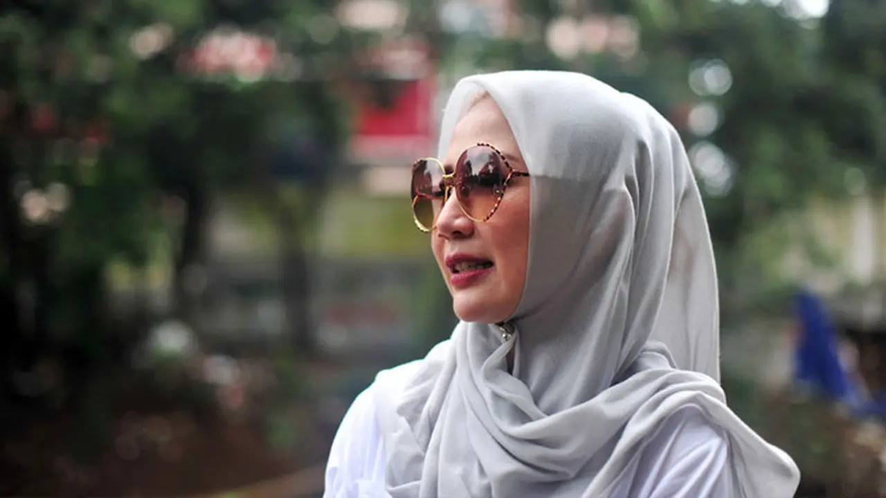 Rani Anggraini Safitri Berbagi dengan Anak Yatim di Tengah Pandemi Covid-19 - ShowBiz Liputan6.com