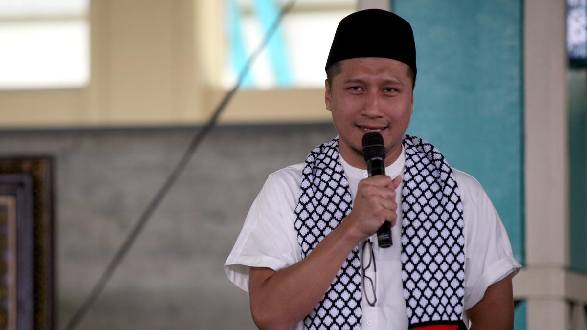 Perdalam Agama, Arie Untung Selektif Setiap Tawaran Film - Photo Fimela.com