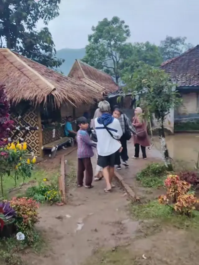 7 Potret Kondisi Rumah Abah Jajang Rusak Usai Viral, Keindahannya ...