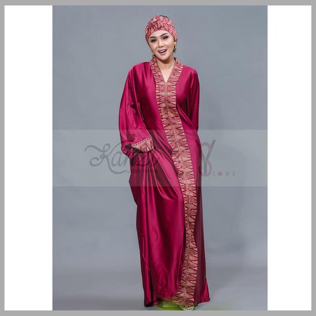 7 Potret Yuni Shara Pakai Busana Muslim Ini Anggun Banget - Islami ...