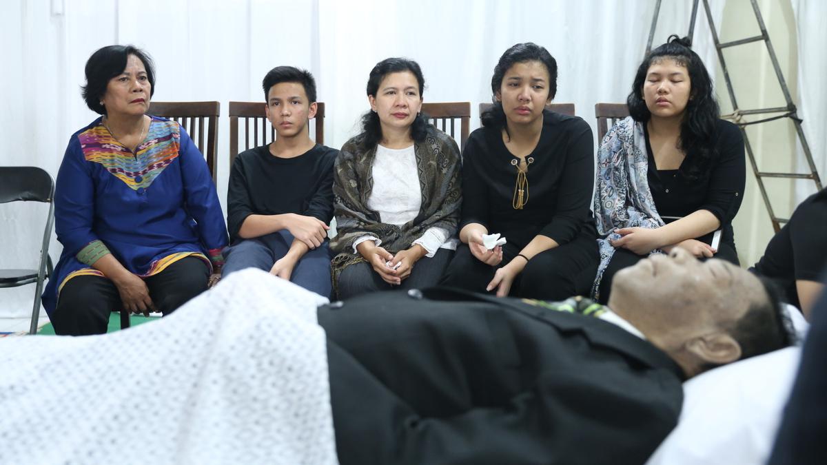 Menyentuh, Ini Pesan Terakhir Advent Bangun untuk Istrinya - Entertainment Fimela.com