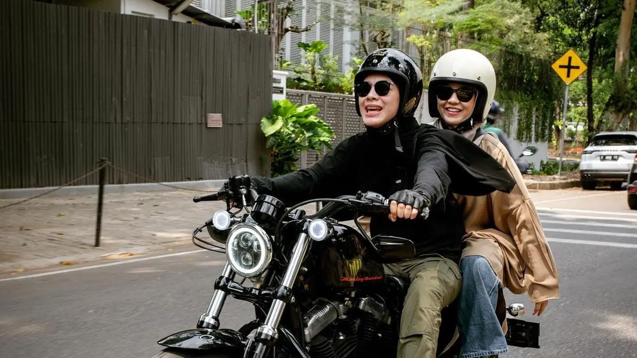 6 Momen Natasha Rizky Dibonceng Dian Ayu Lestari Naik Moge, Istri Ananda Omesh Sempat Dikira ...