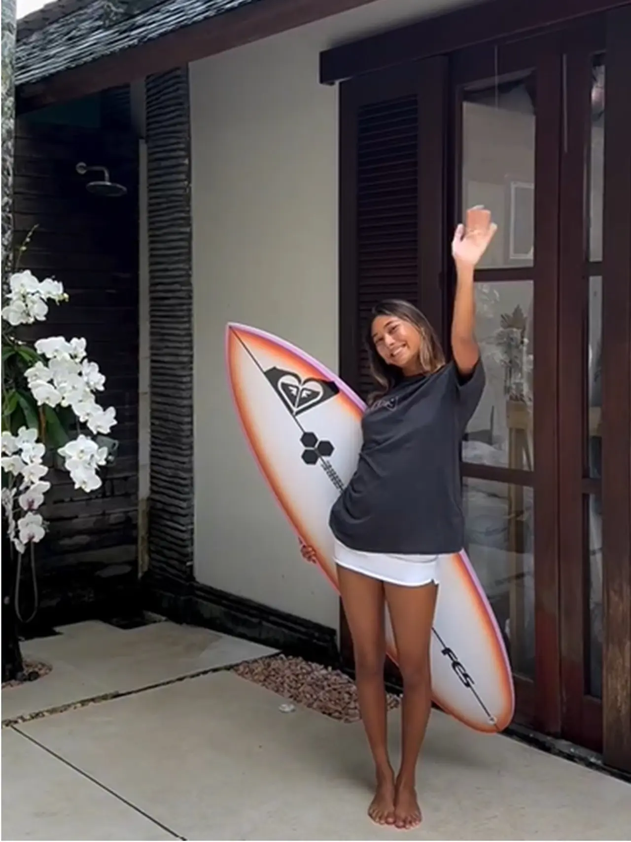 6 Potret Suri Jabrik, Keponakan Luna Maya yang Jadi Surfer Profesional ...