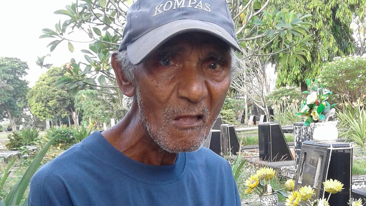 Cerita dari Pinggiran: Kisah Opa Opong, Berteman Sepi Menjaga Makam ...