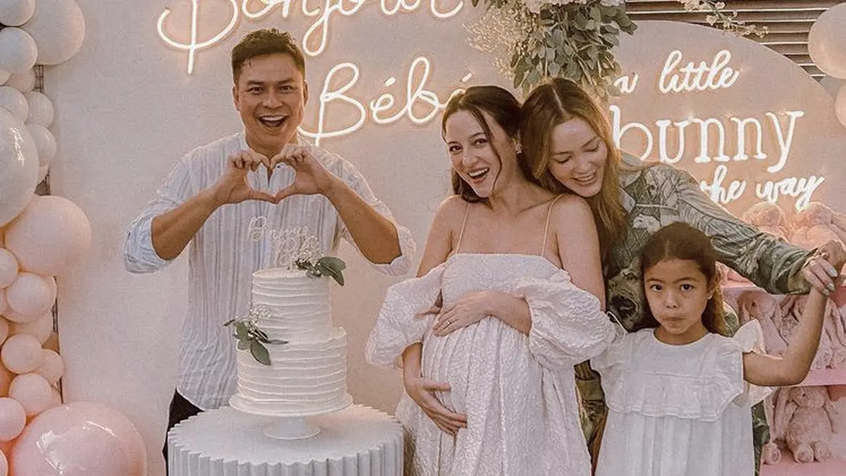 Julie Estelle Hamil Terbaru - Berita, Foto, Video | Fimela.com