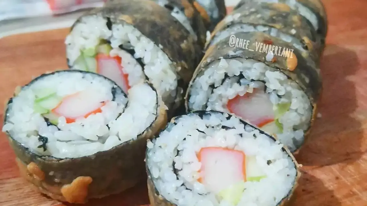 3 Resep Sushi Goreng untuk Santapan Keluarga di Akhir Pekan - Lifestyle ...