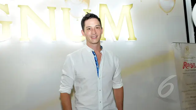 Mike Lewis Pamer Foto Bareng Anak, Followers: Pevita Pearce Mana ...