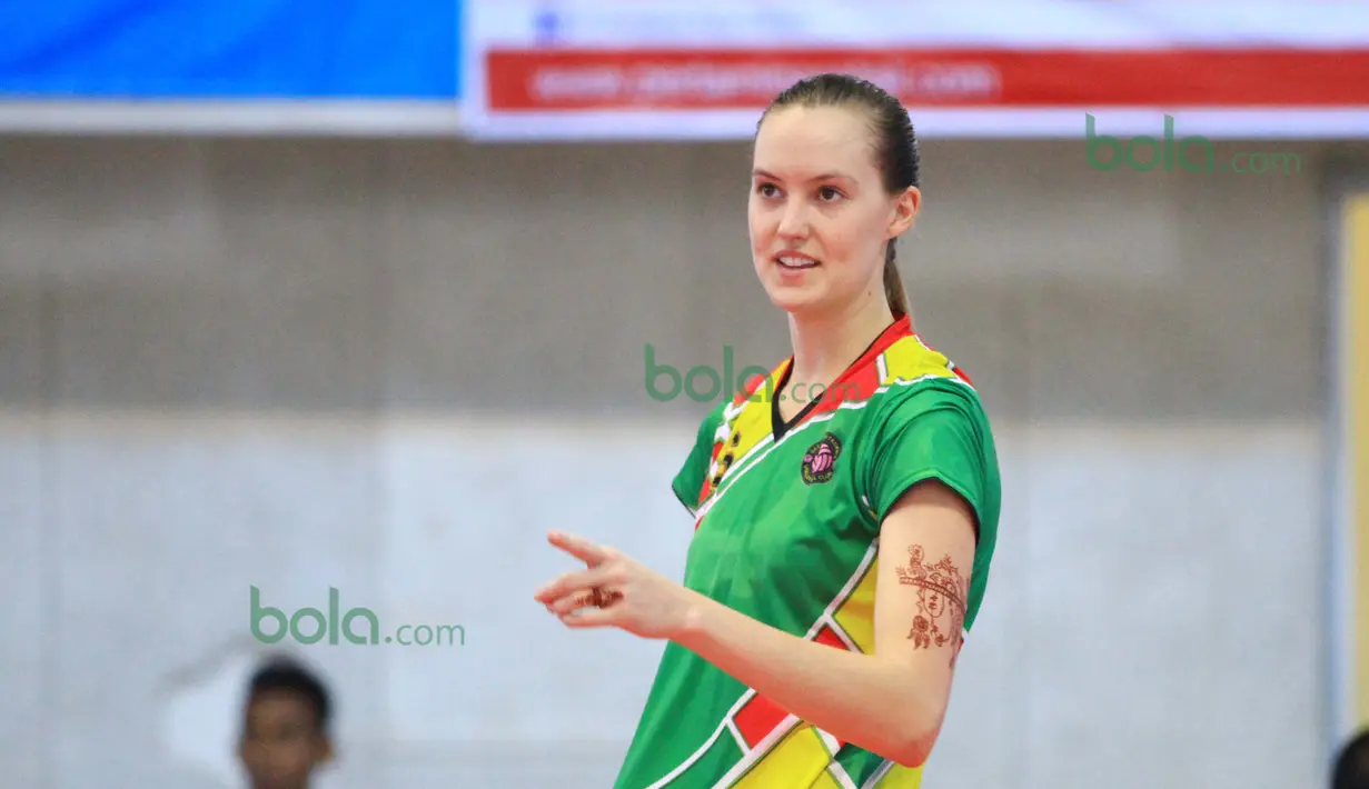 Miss Oregon 2012, Alaina Bergsma, Bermandi Keringat di Malang - Foto ...