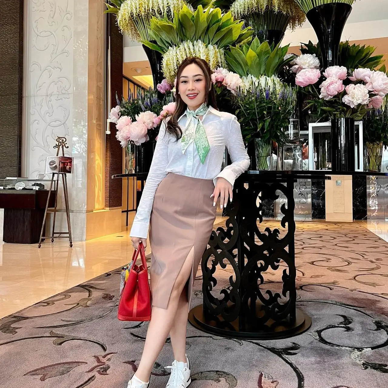 6 Potret Poppy Capella Keponakan Inul Daratista, Pegang Lisensi Miss ...