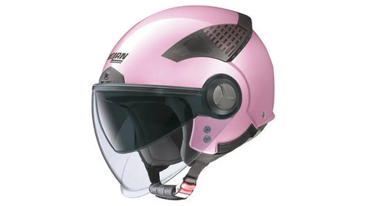 Deretan Perlengkapan yang Bikin Ladies Biker Tampil Kece - Otomotif ...
