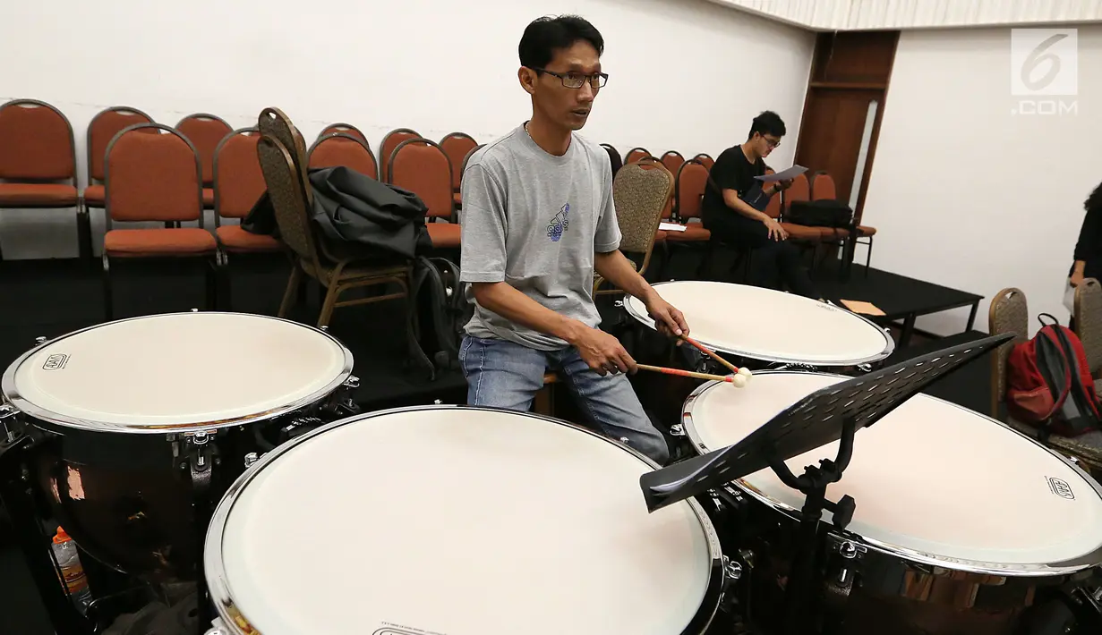 FOTO: Mengintip Latihan The Resonanz Music Studio Jelang Konser Sabda Semesta - Foto Liputan6.com