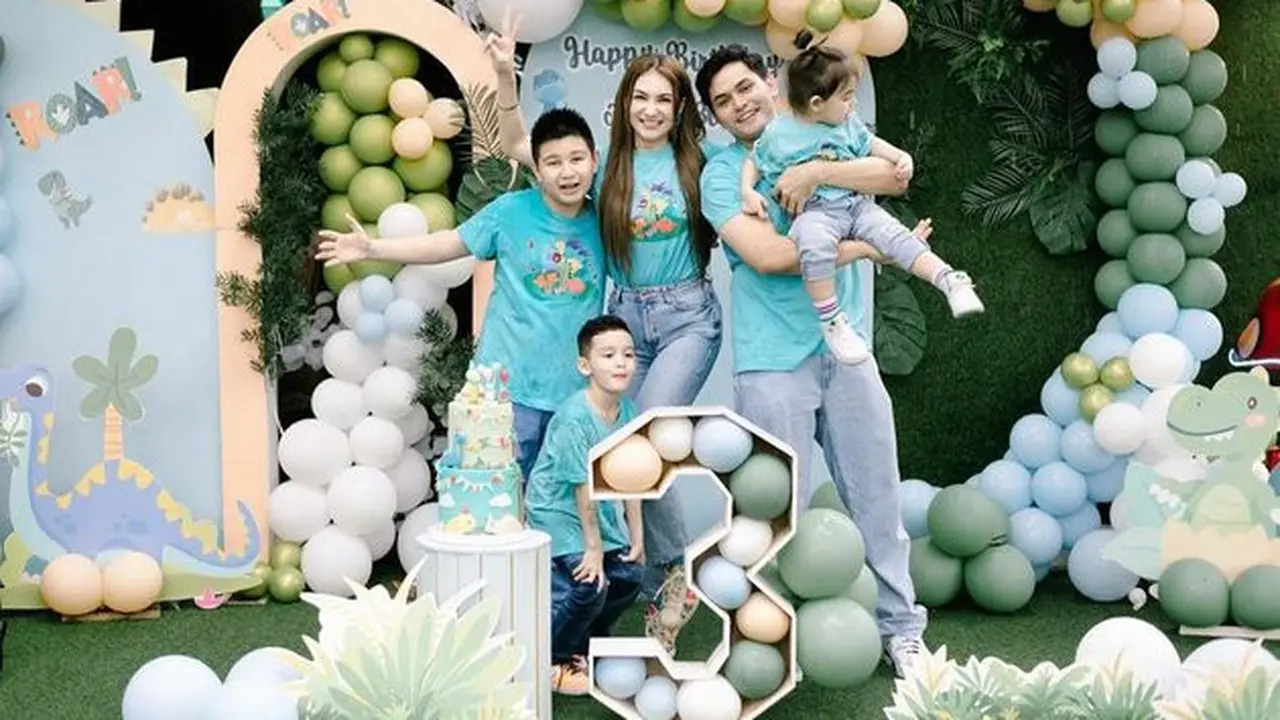 6 Potret Kebersamaan Keluarga Alessia Cestaro dan Ahmad Affandy yang ...