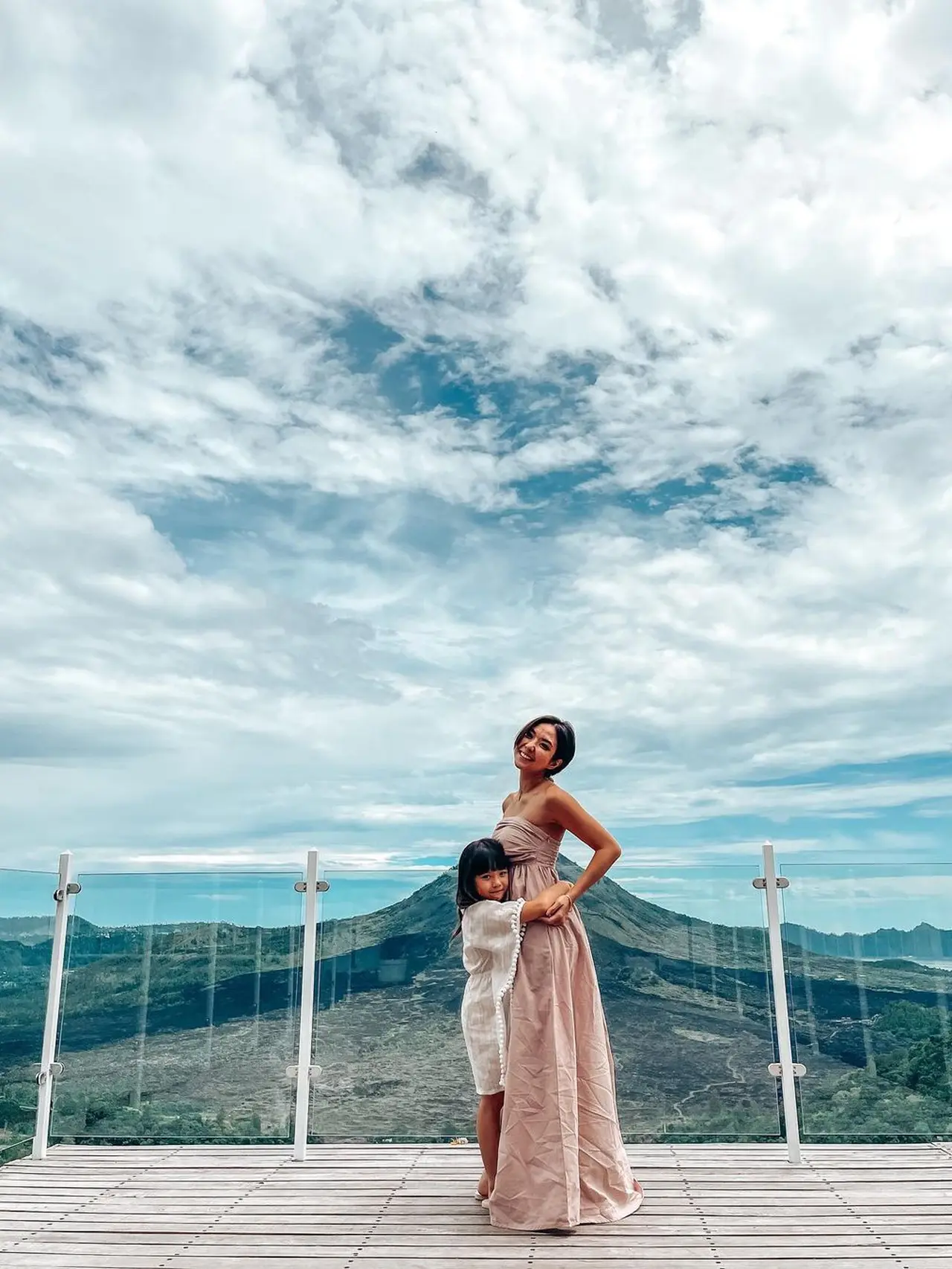 6 Potret Liburan Gisel Bareng Gempi, Main Air dan Menikmati Pemandangan di Bali - ShowBiz ...