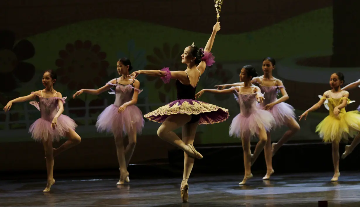 FOTO: Aksi Lincah Penari Ballet Cilik Namarina - Ragam Bola.com