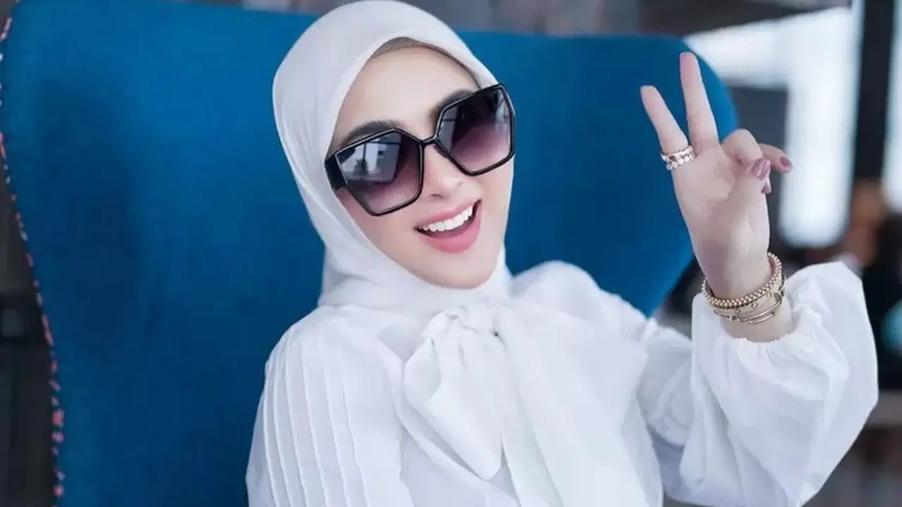 7 Transformasi Syahrini dari Siswa SMA Hingga Kini Jadi Selebritas Hits ...