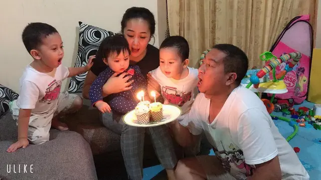 Jarang Terekspos, Ini 6 Potret Rio Tengker Kakak Tiri Nagita Slavina ...