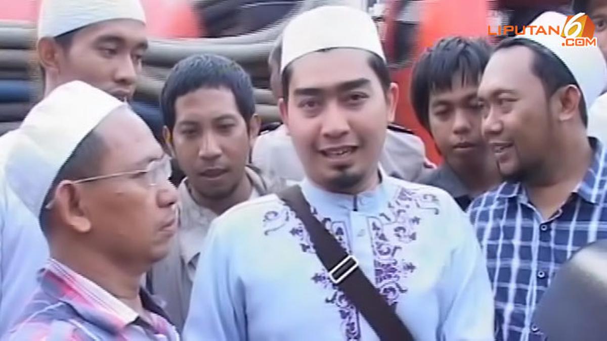 Ustadz Solmed Peduli Korban Banjir - ShowBiz Liputan6.com