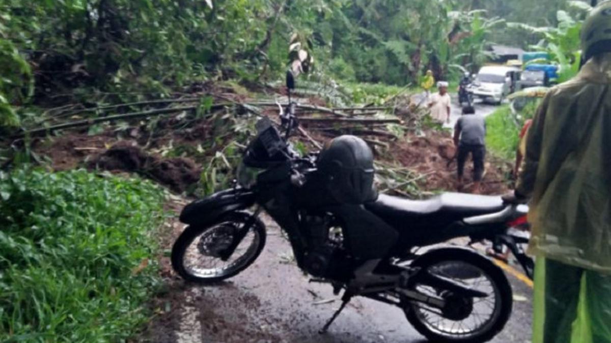 Longsor di Palupuh Agam Sumbar, 1 Orang Meninggal Dunia - Regional ...