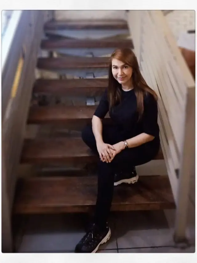 7 Potret Terbaru Puput Novel Penyanyi Era 90-an, Awet Muda di Usia 46 ...