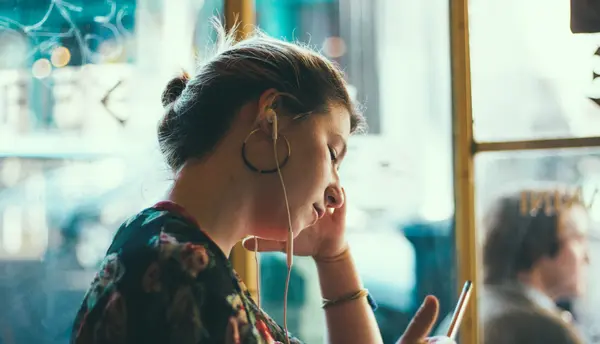 Profil Quinn Salman, Pengisi Suara Meri dalam Film Jumbo - Citizen6 ...