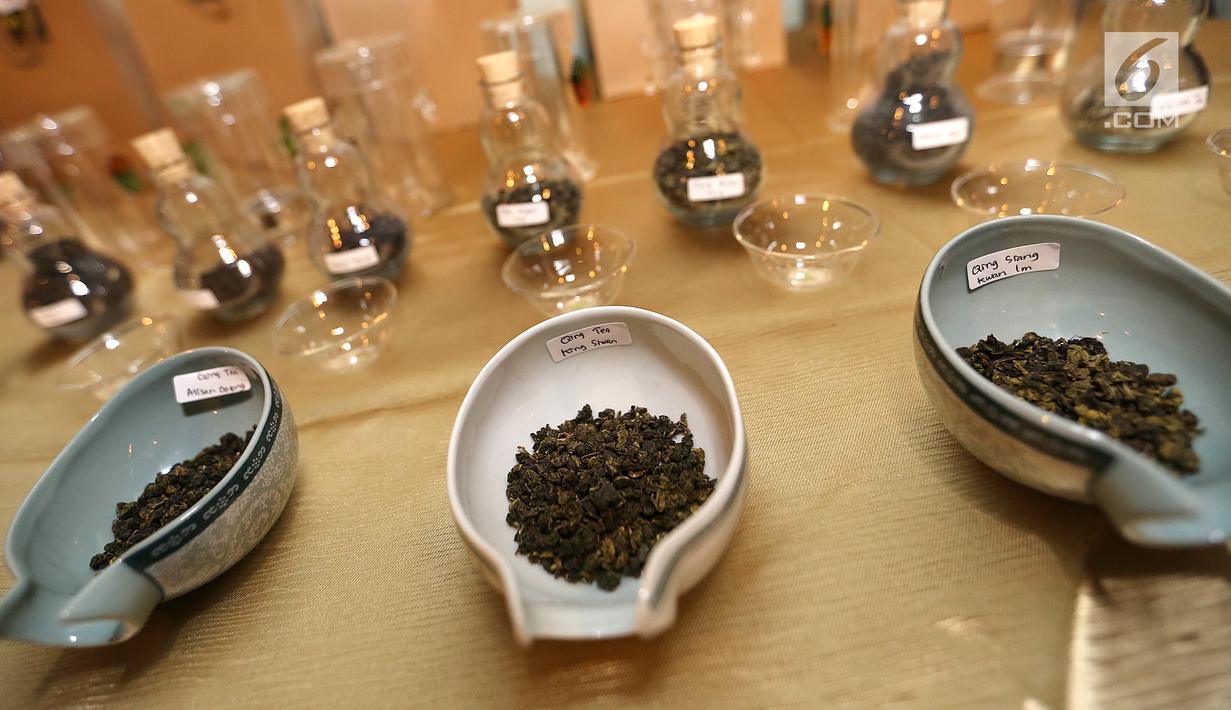 FOTO: Seni Menyeduh dan Menikmati Teh bersama Suwarni Widjaja - Foto ...