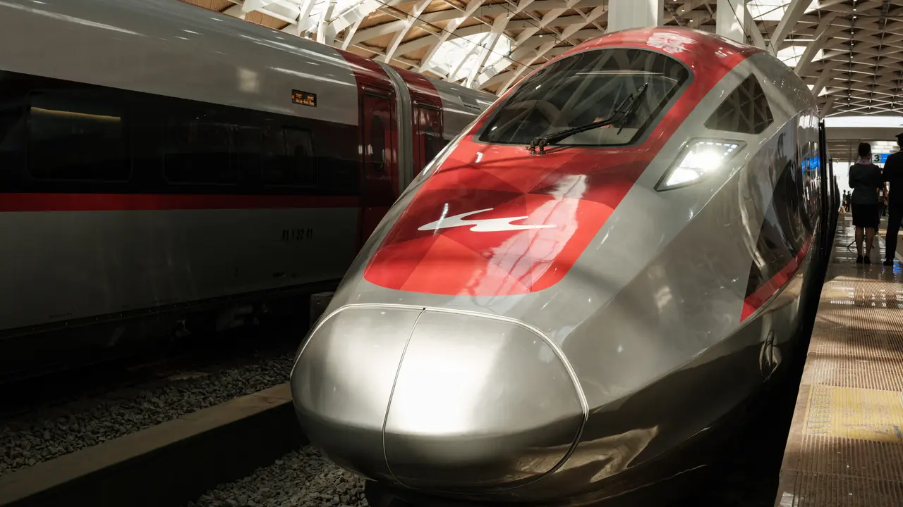 Ada Kereta Cepat Whoosh, Jakarta Bandung Jadi Terasa Dekat - Bisnis ...