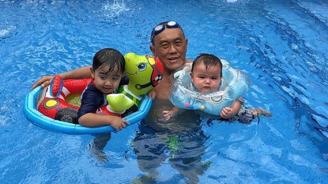 6 Potret Kebersamaan Aburizal Bakrie dan Anak Nia Ramadhani, Kompak Bareng Cucu - Hot Liputan6.com