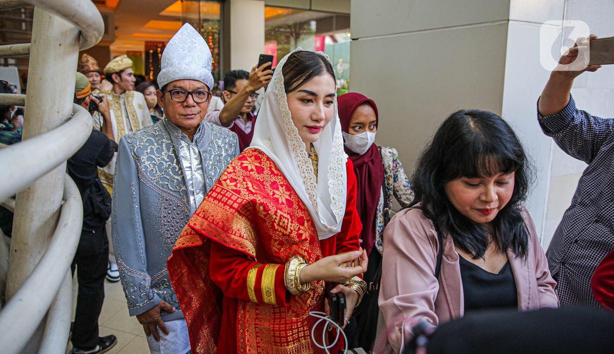 Pesona Novita Hardini, Istri Bupati Trenggalek yang Jadi Pemeran di ...