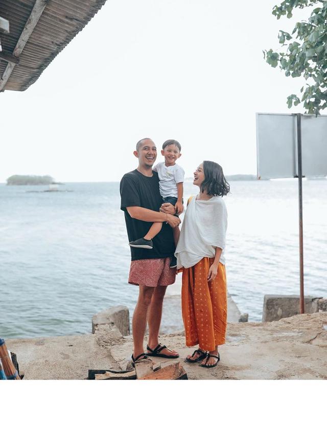 6 Potret Harmonis Andien dengan Keluarga Kecilnya, Umumkan Hamil Anak ...