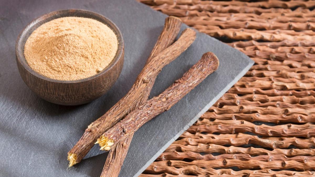 7 Manfaat Akar Manis Untuk Kesehatan dan Kecantikan Wajah