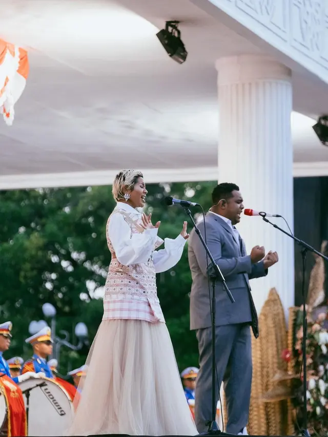 Tampil di Upacara 17 Agustus, Ini 6 Potret Menawan Dira Sugandi - Hot ...