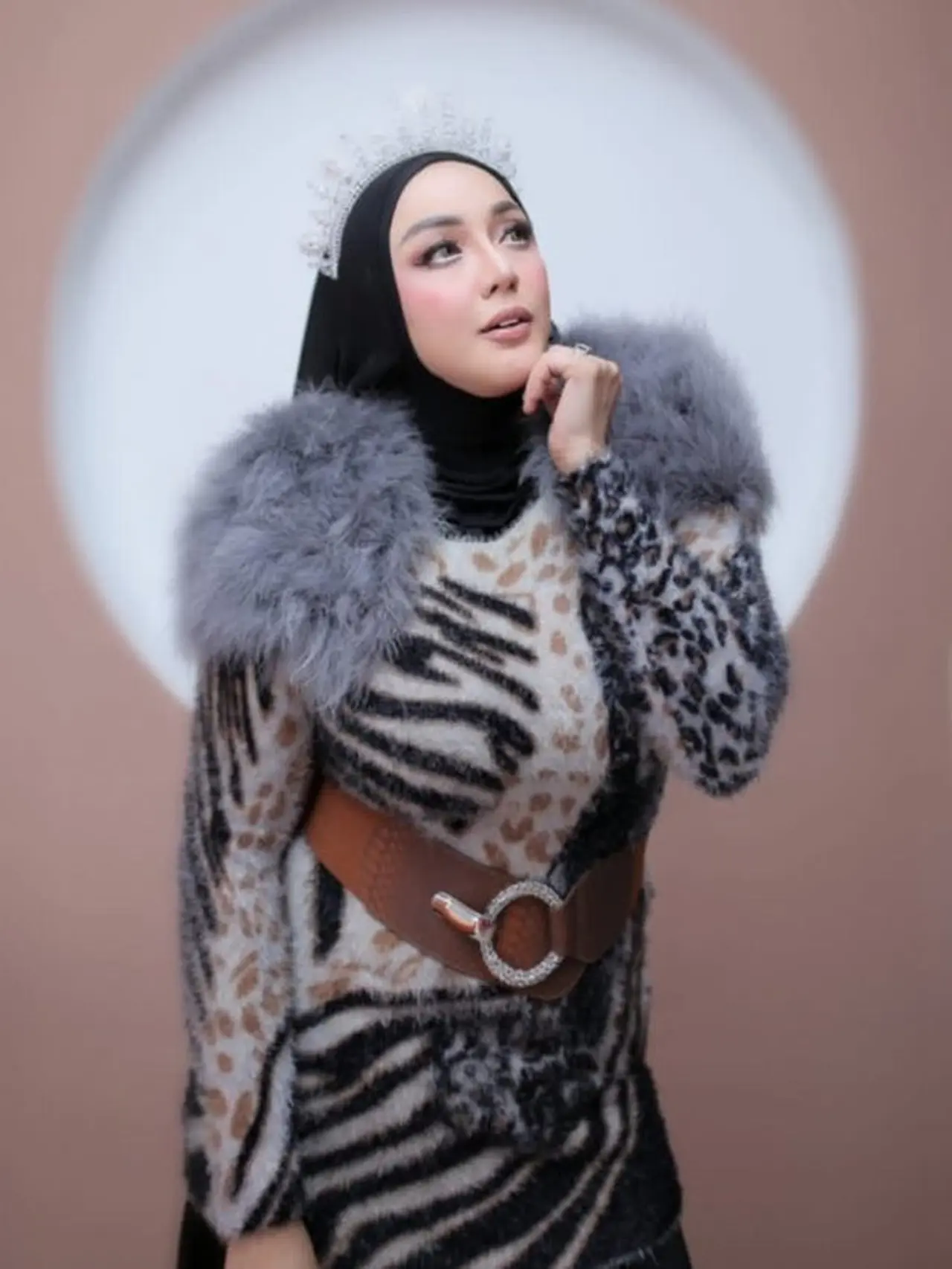 6 Potret Terbaru Regina Andriane Mantan Istri Farhat Abbas, Bikin Pangling - Hot Liputan6.com