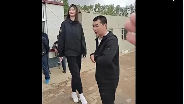 Punya Tinggi Lebih dari 2 Meter, Wanita ini Mengaku Sulit Dapatkan Pacar - Hot Liputan6.com