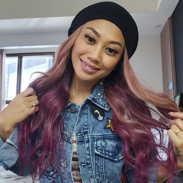 Satrina Dmello Rekam Ulang Lagu Logika Milik Vina Panduwinata, Tarikan ...