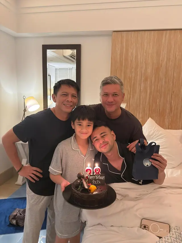 6 Potret Beda Kejutan Ultah Raffi Ahmad dan Nagita, Rayakan di Negara Berbeda - Hot Liputan6.com