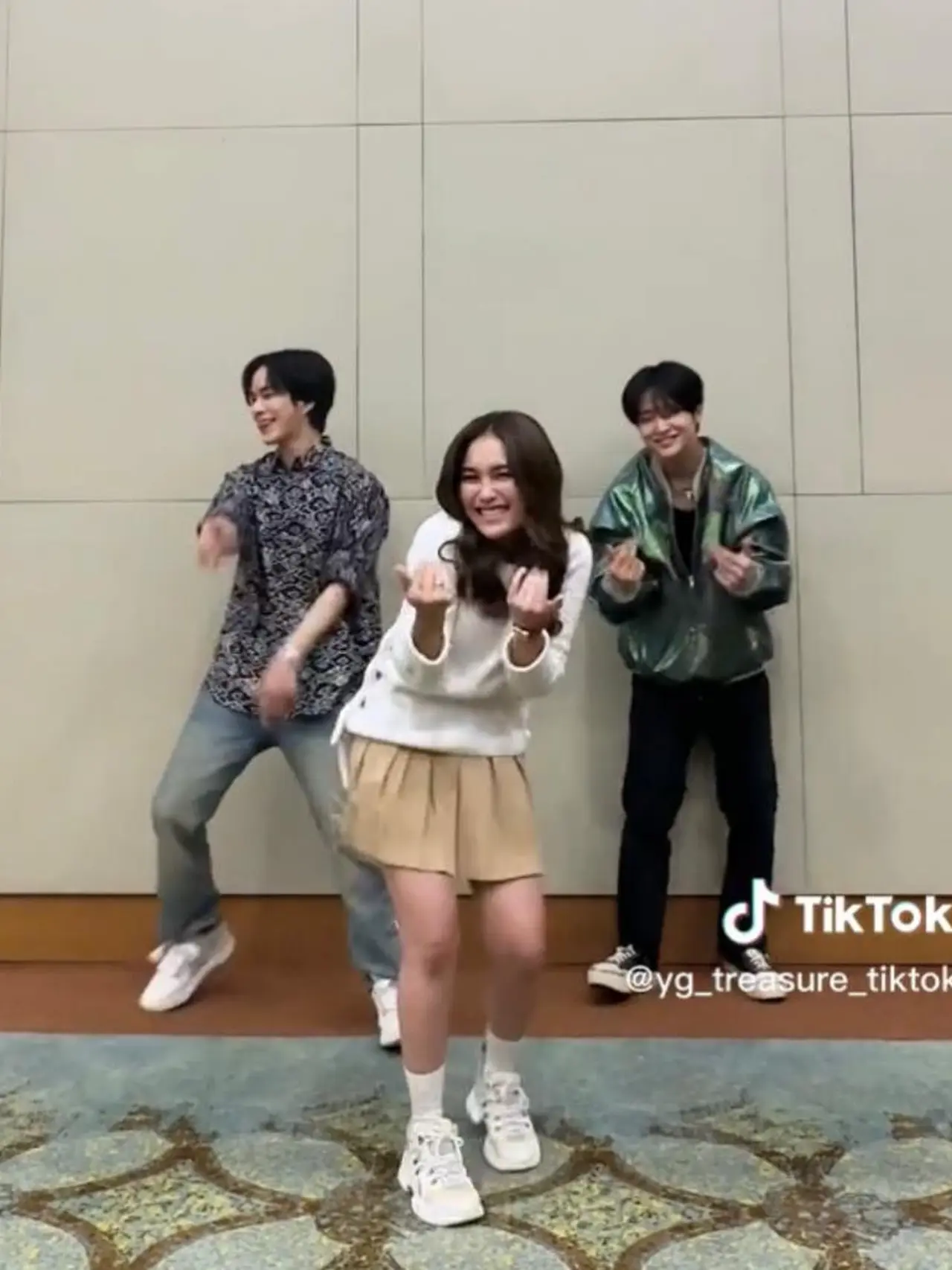 Gaya Awet Muda Ayu Ting Ting Bikin Tiktok Bareng Member Treasure Teume 2968