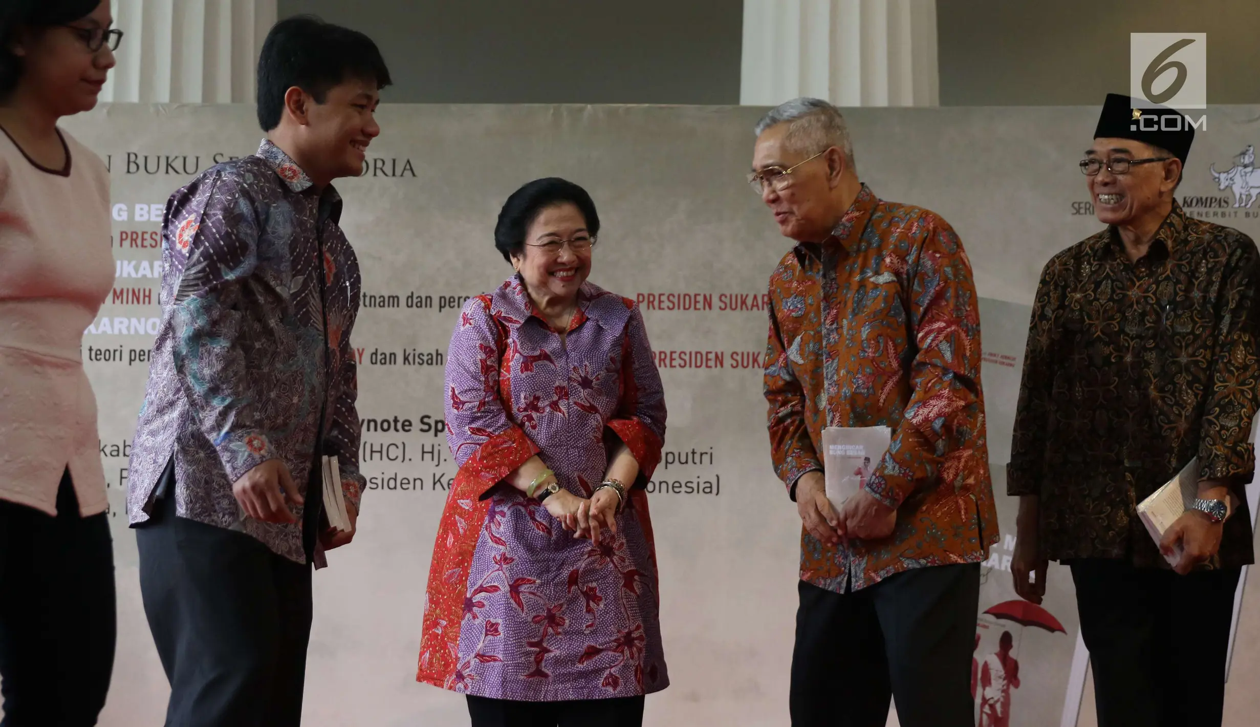 PHOTO: Megawati Hadiri Peluncuran Tiga Buku Seri Bung Karno - Foto ...
