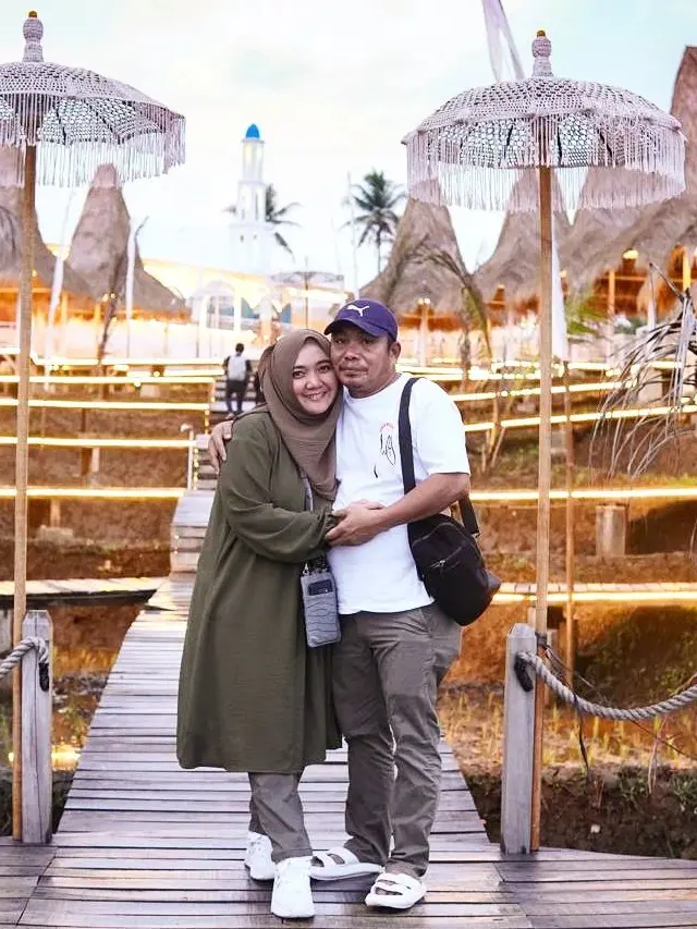 Beda Usia 10 Tahun, Ini 6 Potret Bahagia Penyanyi Religi Sulis dan ...