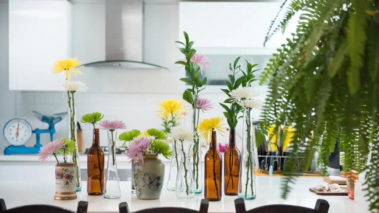 7 Cara Membuat Pot Bunga dari Botol Bekas yang Mudah, Unik dan Lucu ...