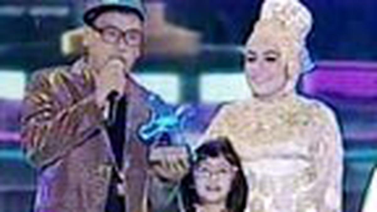 Uya Kuya dan Astrid Raih Pasangan Paling Inbox 2012 - Enam Plus ...