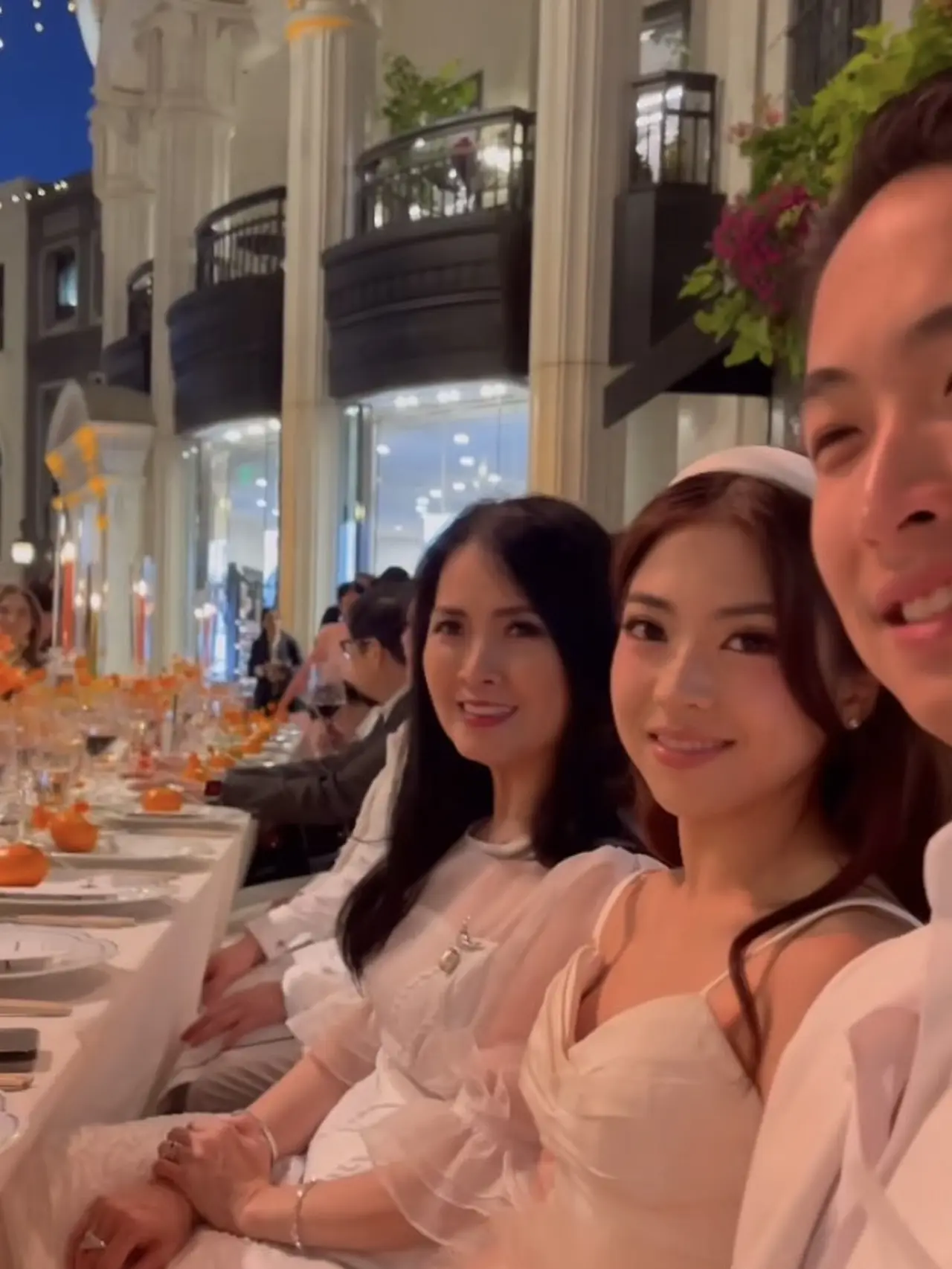 6 Potret Istri dan Anak-anak Hary Tanoesoedibjo Tampil Serba Putih saat ...