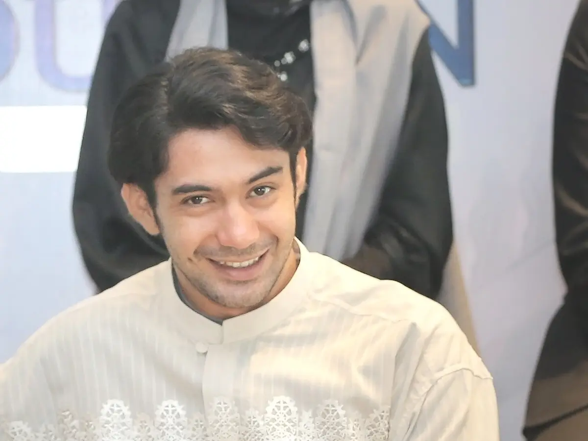 Reza Rahadian Instagram