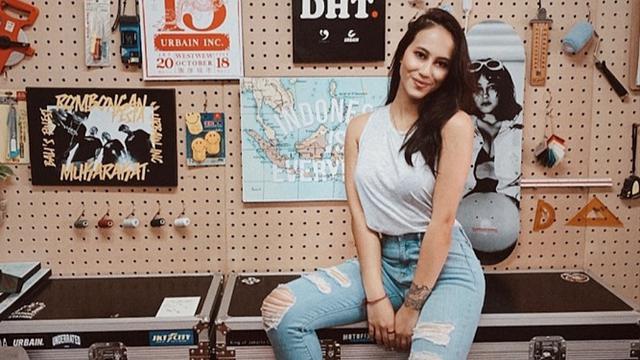 7 Pesona Janisa Pradja, Wanita yang Resmi Dilamar Mike Lewis - Hot Liputan6.com