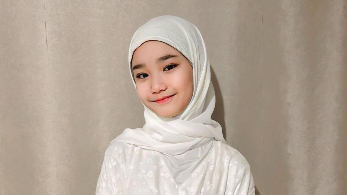 Anak Ayu Ting Ting yang Selalu Manis, Ini Potret Gaya Bilqis dengan Vibes Soleha - Entertainment ...