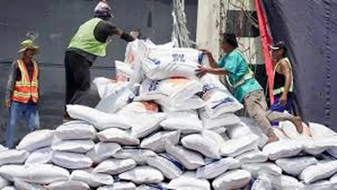 Bulog Jember Tambah Kuota Beras Impor untuk Amankan Stok Saat Ramadhan dan Lebaran - Surabaya ...