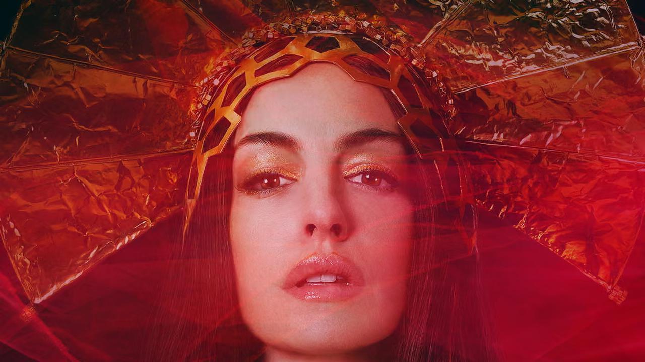Anne Hathaway Jadi Pop Diva Dalam Film Mother Mary, Trailernya Jadi Omongan